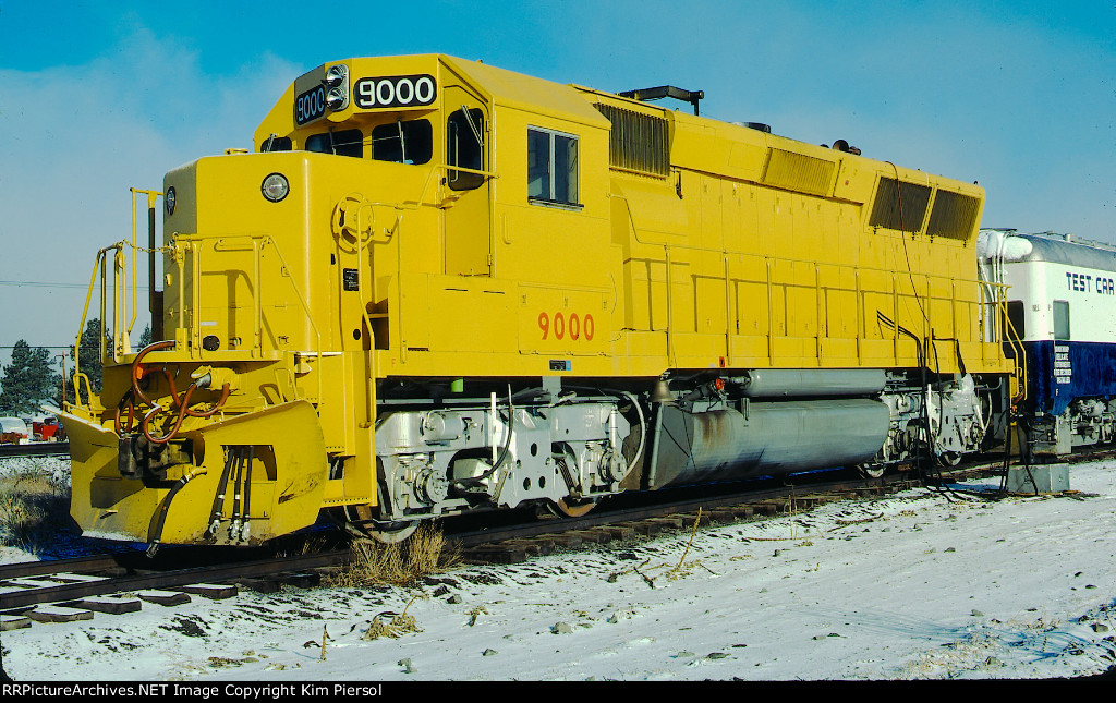 UP (EMD Demo) 9000 GP40X